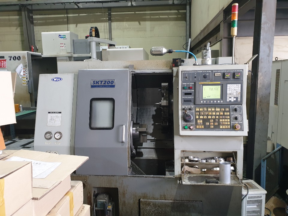 현대위아 / SKT 200 / 8인치 / F-0i-TC / 현장판매 [판매완료] - 제품관리 > 더머신